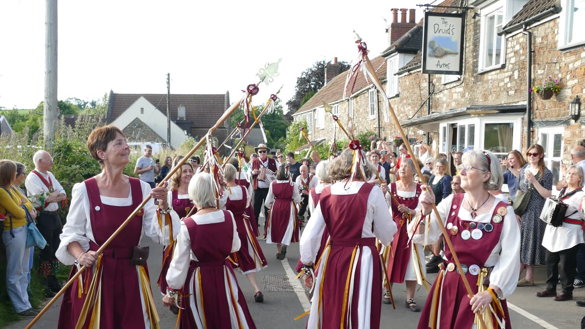 Morris dancers mark summer solstice at Stanton Drew | mnrjournal.co.uk